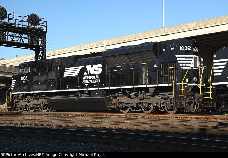 NS 1032